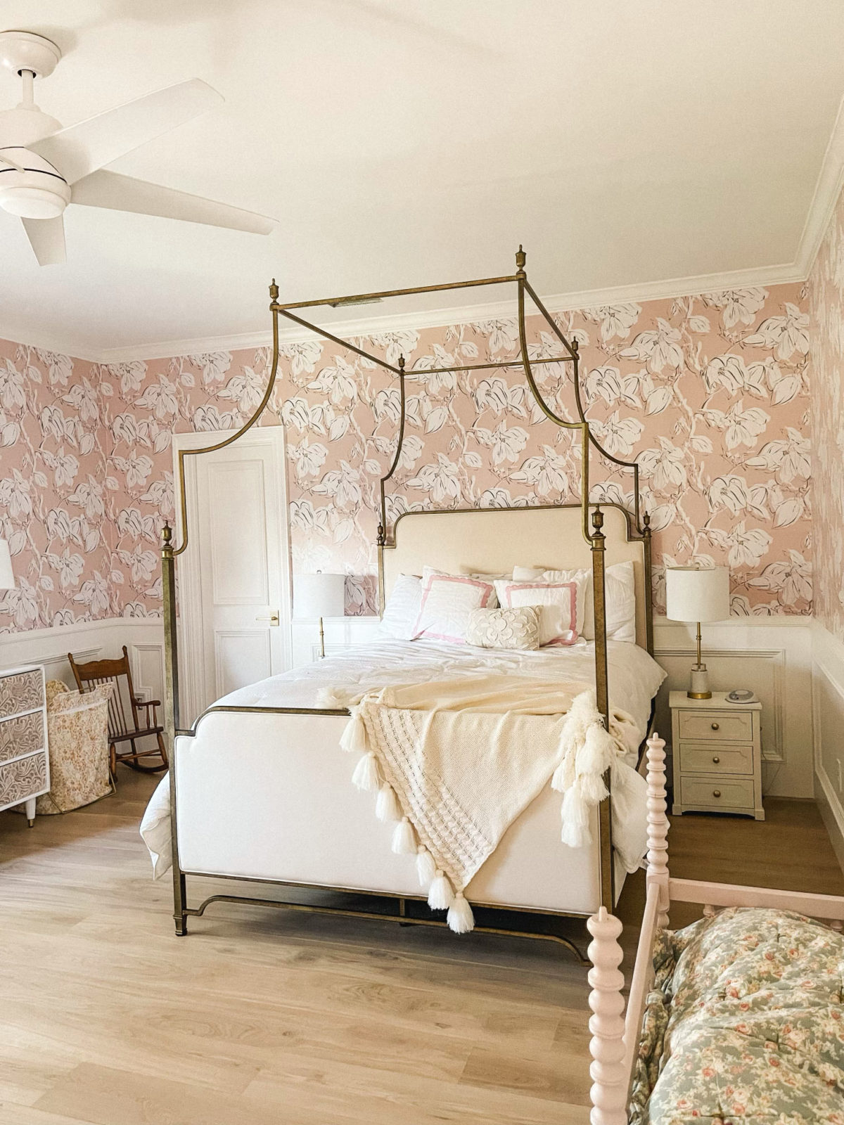 Apple's Beautiful Girl's Room Wallpaper - Casey Wiegand of The Wiegands